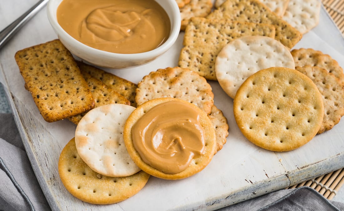 10 Healthy Airplane Snacks According to Dietitians